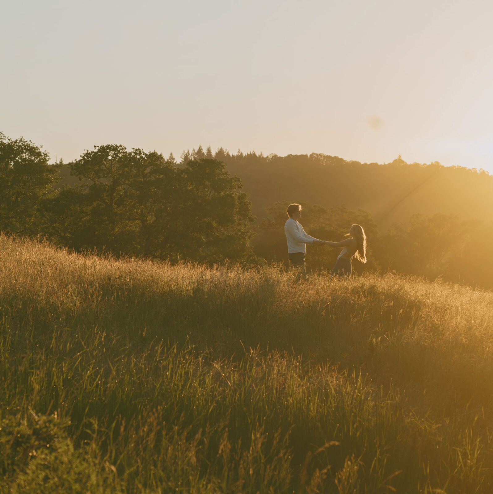 Romantic Sunrise Photos with Claire and Will - emilynoellephoto.com